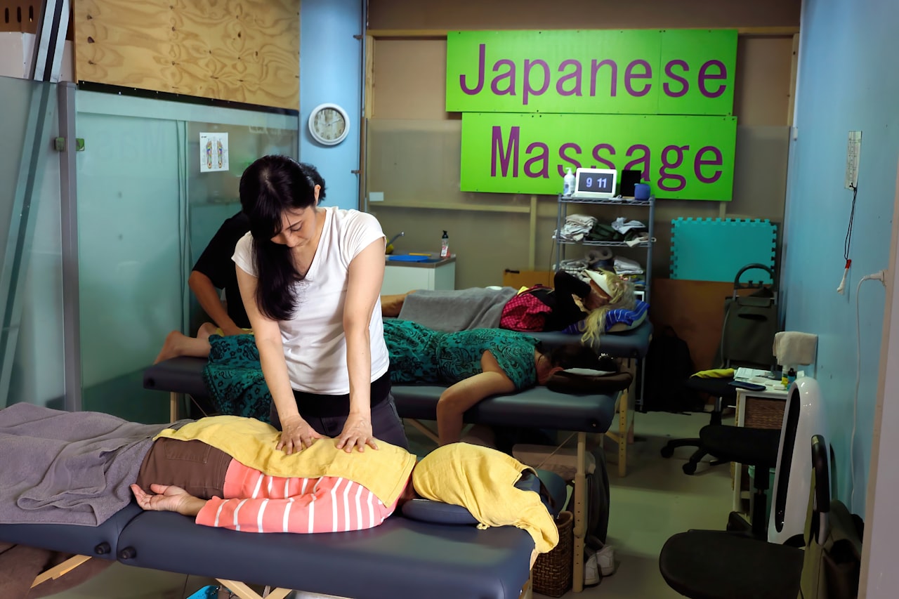 Practical Shiatsu Massage: 5 Impressive Japanese Technique